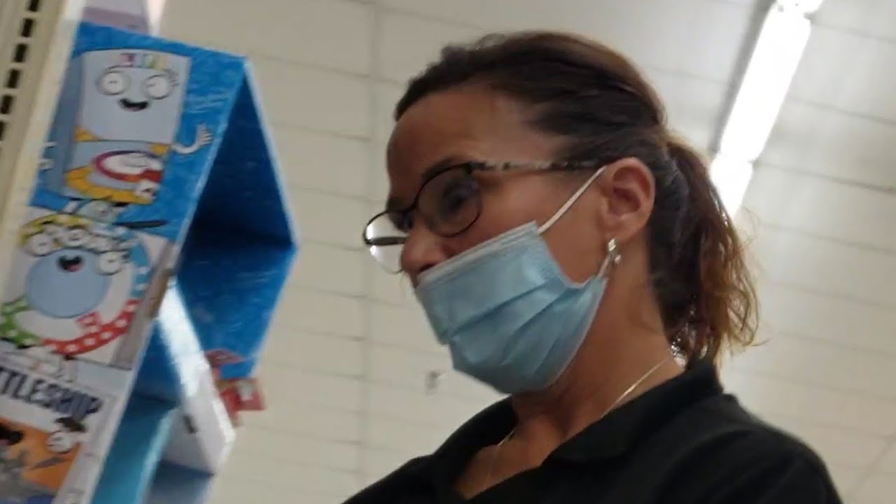 women bulge watching (reaction) - YouTube