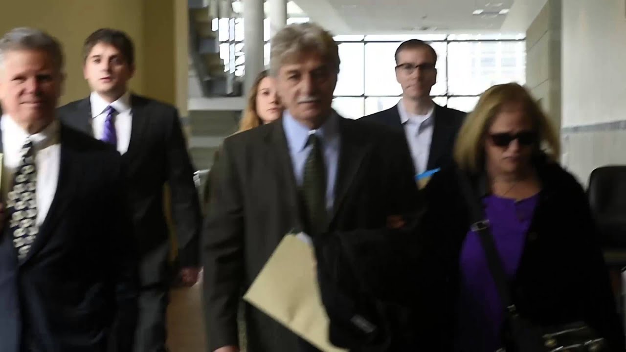 Robert Neulander arrives to court - YouTube