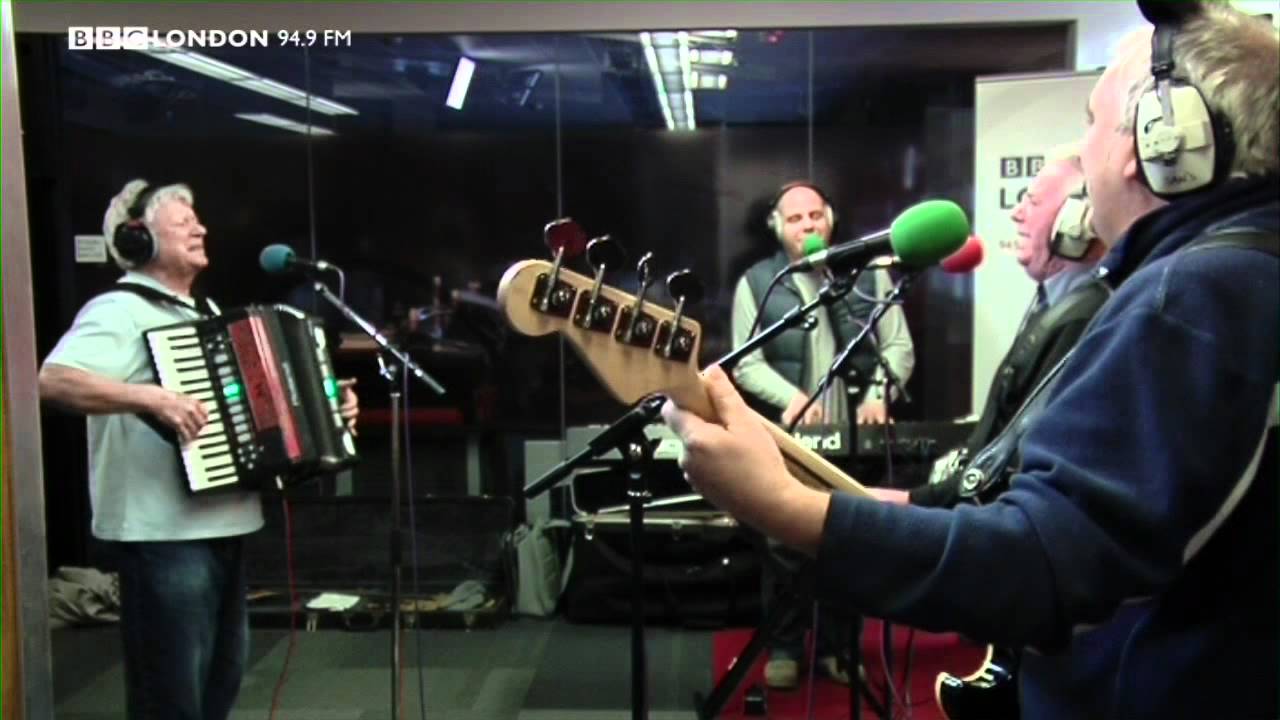 The Wurzels - The Blackbird Song (Live on the Sunday Night Sessions on ...