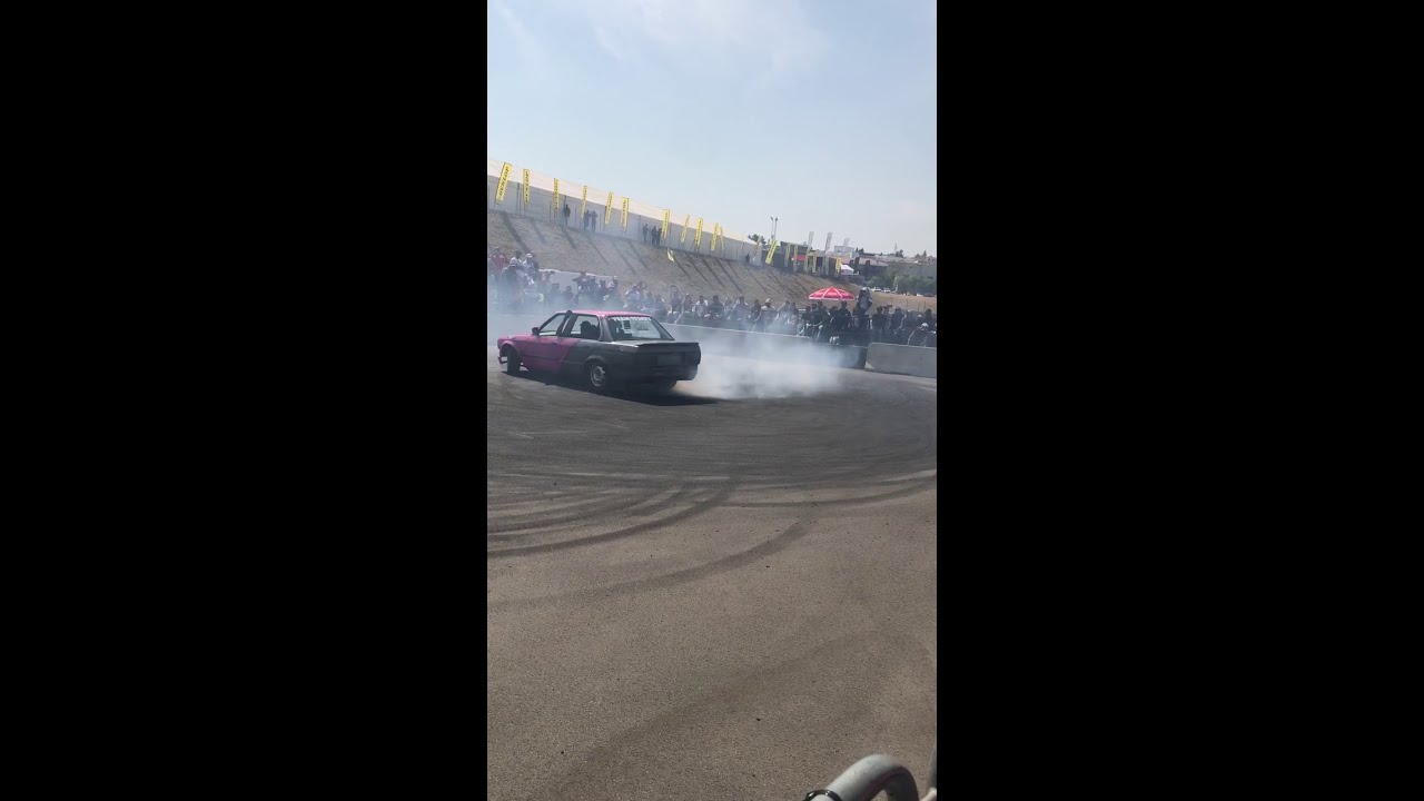 BMW 325 Spinning @ Festival of Motoring, Kyalami Race Course - YouTube