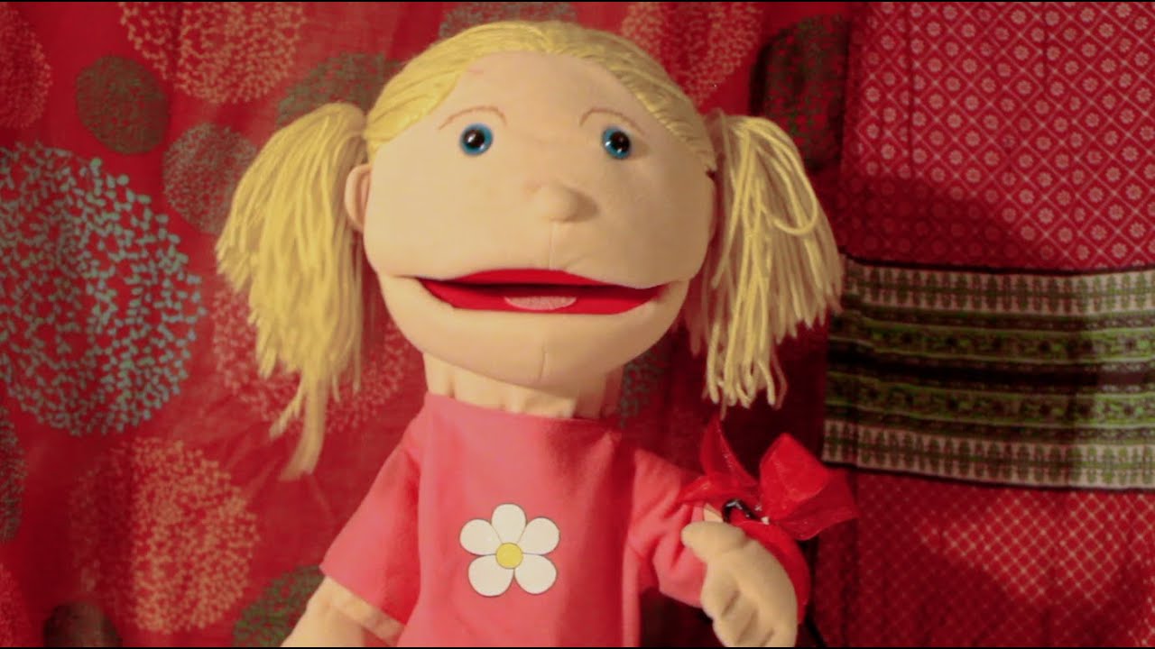 Ellie Sings Her Crazy Unicorn Song | Comedy Puppet Sketch | Aurora ...