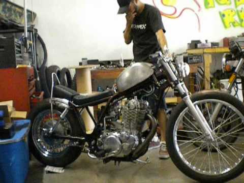 Yamaha SR500 Chopper start /brat style - YouTube