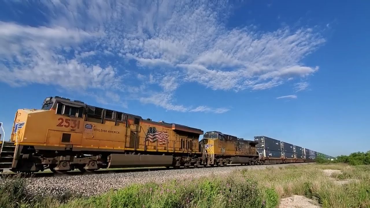 Westbound UP 2531/5594, Intermodal, UP "Baird Sub" Merkel, TX 5-29-2021 - YouTube