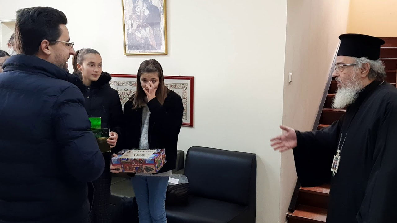 Κάλαντα στο Μητροπολίτη Πρέβεζας από το Μουσικό Σχολείο - YouTube