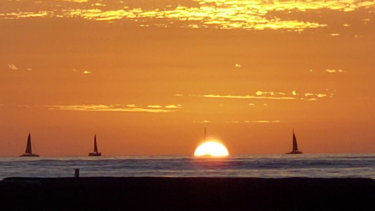 Hawaiian Sunset with Green flash surprise! - YouTube