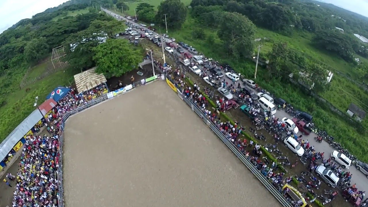Rodeo Hato Mayor 2014 20° Aniversario del Rodeo en Hato Mayor - YouTube