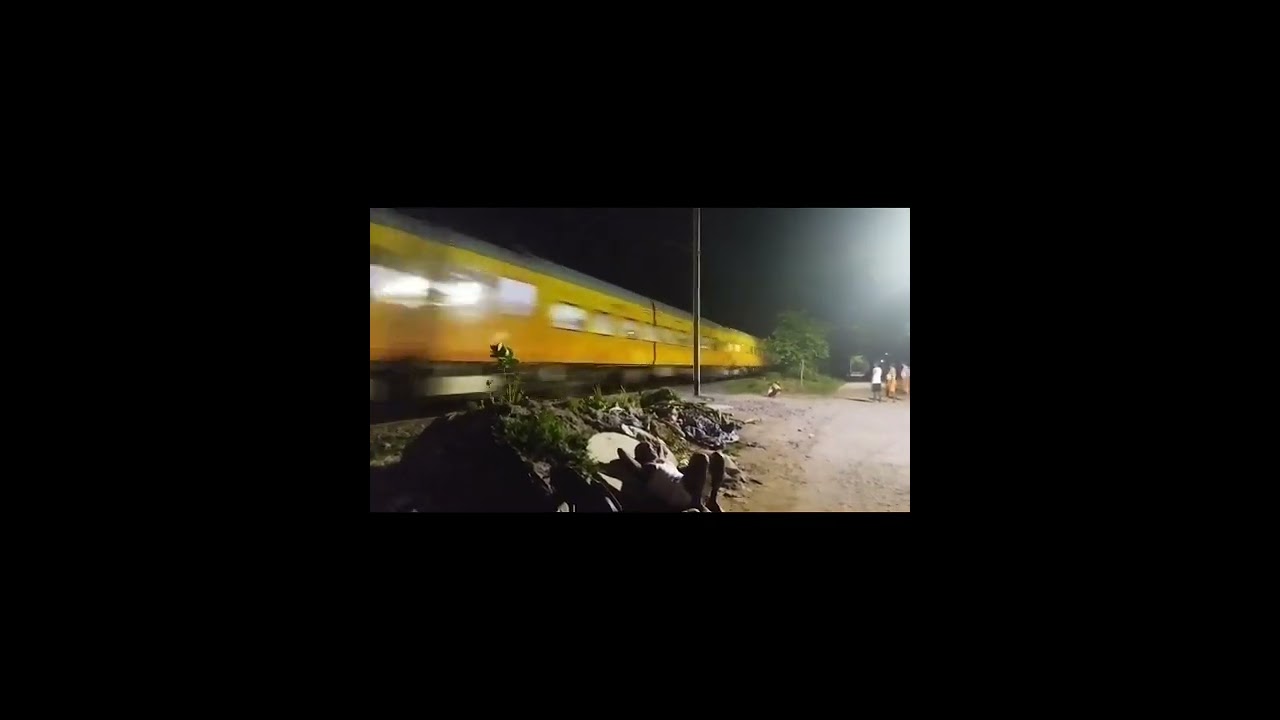 02309 RJPB-NDLS TEJAS RAJ SPL. PATNA RAJDHANI at his top speed#shorts ...