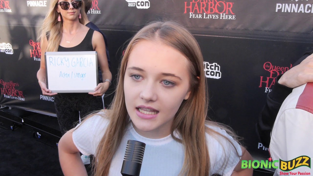 Reylynn Caster Interview at Dark Harbor 2017 - YouTube
