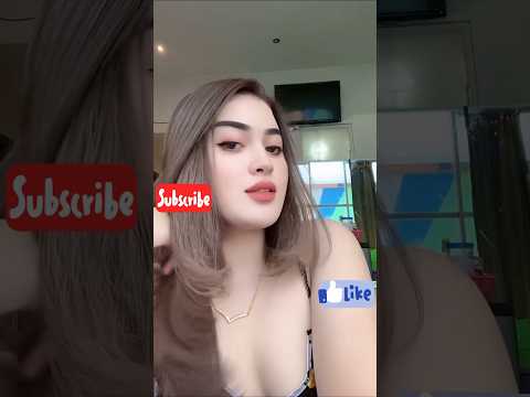Pamer Belahan Susu Mulus
