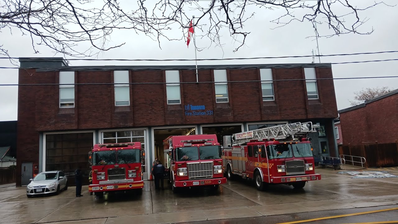 Toronto Fire Services Fire Station 331 Responding - YouTube