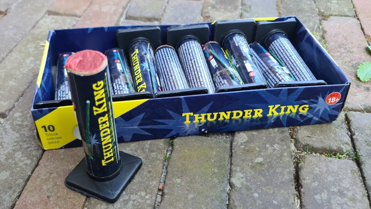 Thunder King || Bugano Feuerwerk - YouTube