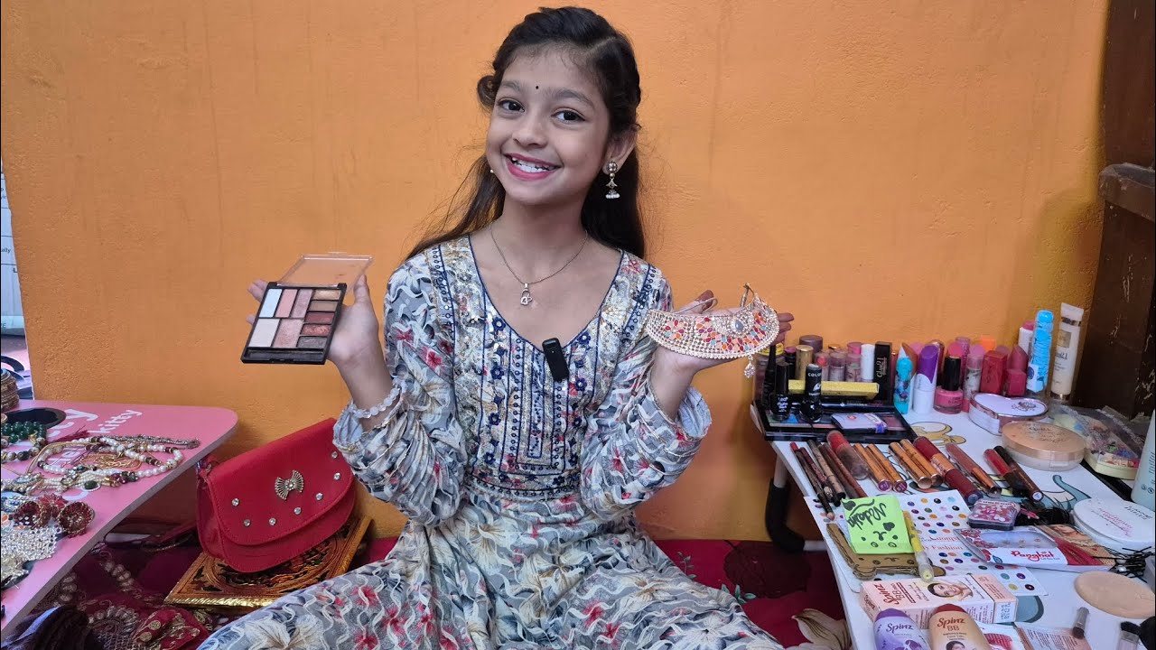 Mini parlour opening #diyaisvlog - YouTube