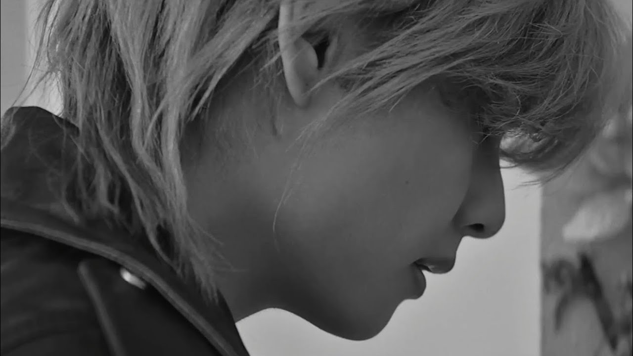 [방탄소년단 뷔] 'BLUE' MV / 얼굴 클로즈업 편집영상 #KimTaehyung #김태형 - YouTube