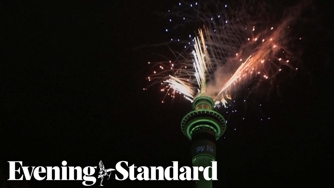 New Zealand: Spectacular new years fireworks display - YouTube