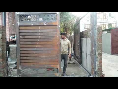 sliding dibble door gate in one side
