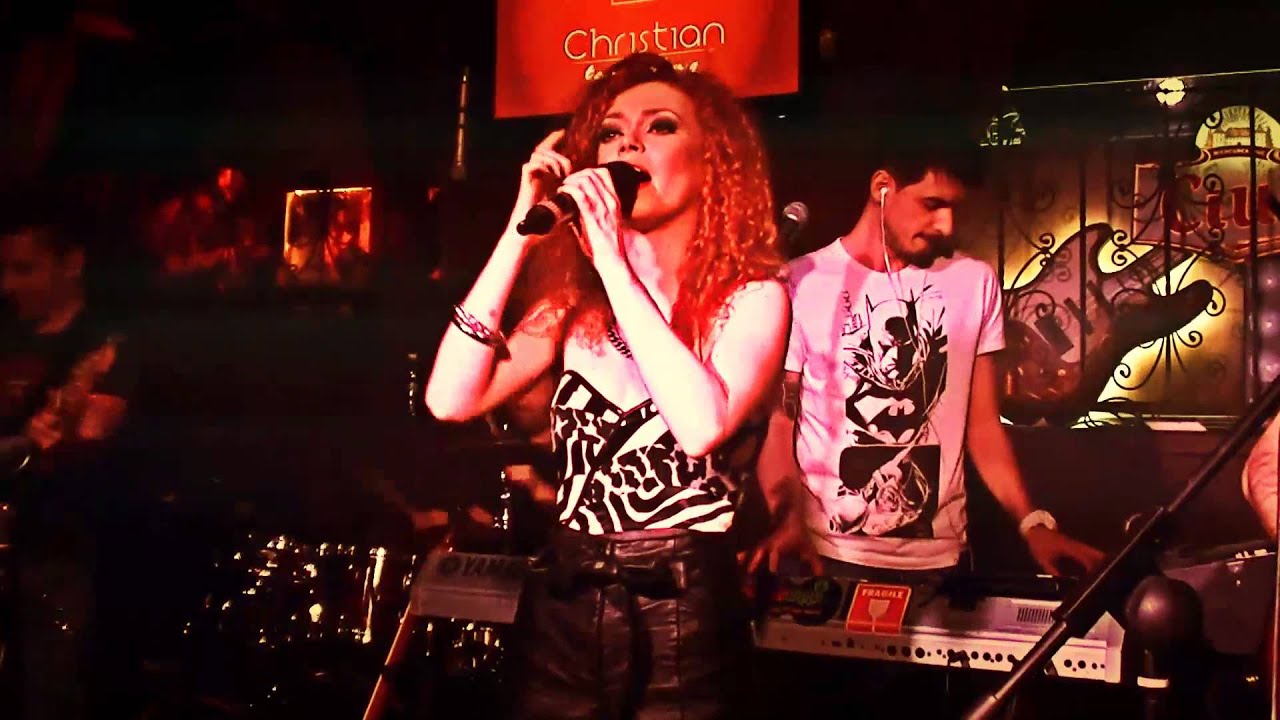 Trupa Friends Adele - Set Fire to The Rain - YouTube