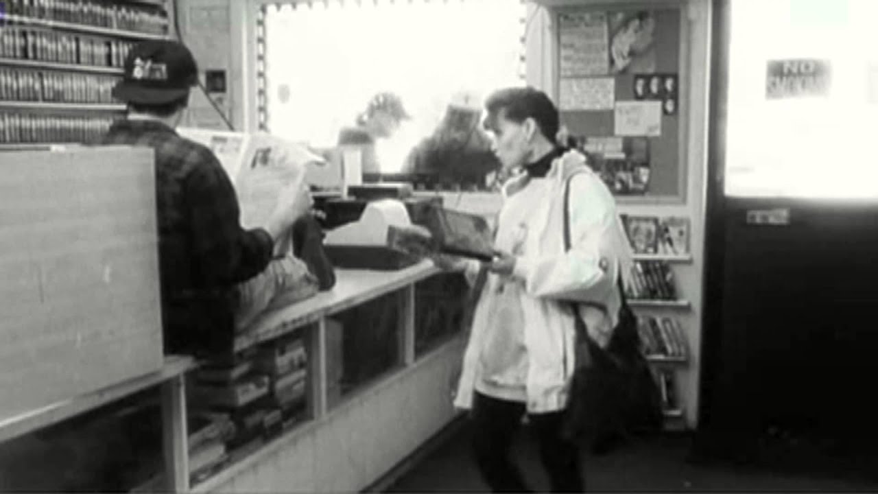 Randal Graves in the video store... Scene from Kevin Smiths Clerks ...