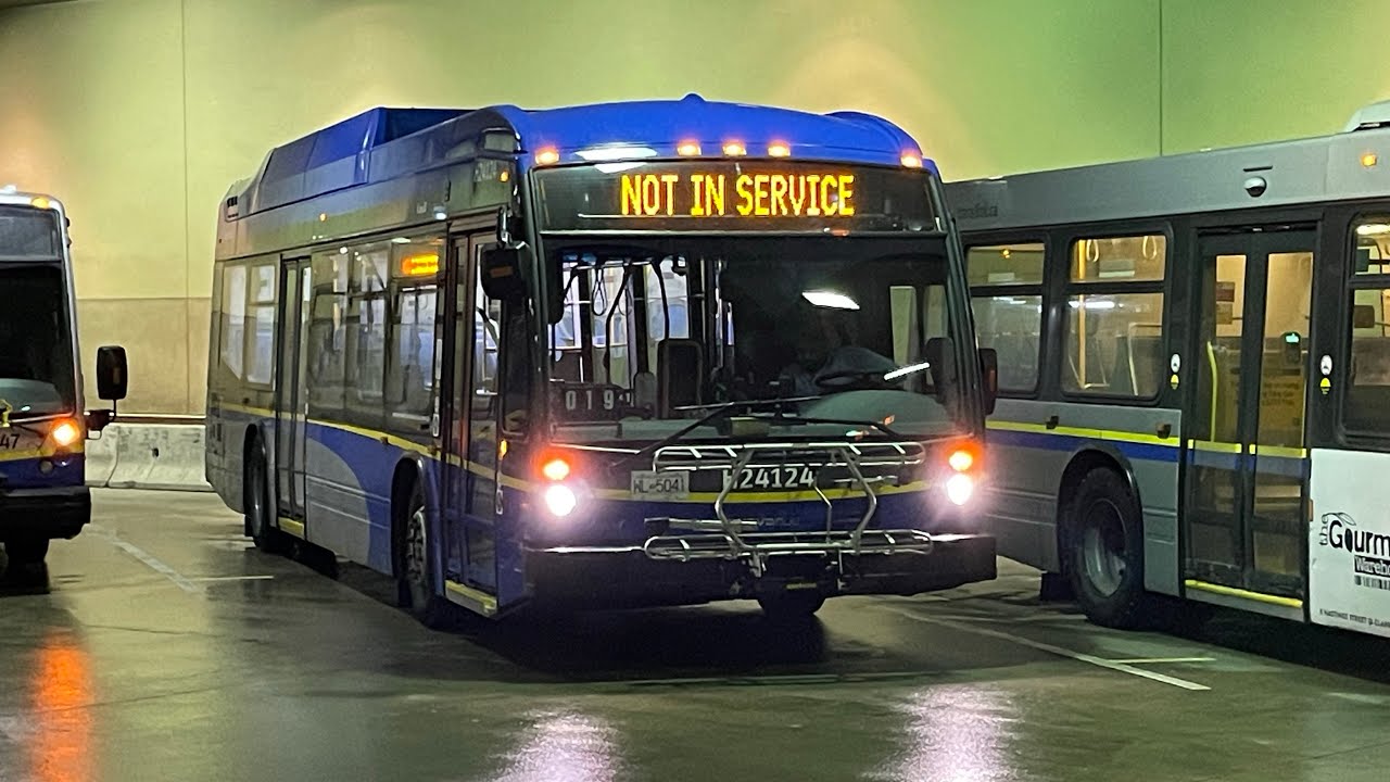 Vancouver Translink: 2023 NovaBus LFS CNG #24124 on 119 to Metrotown ...