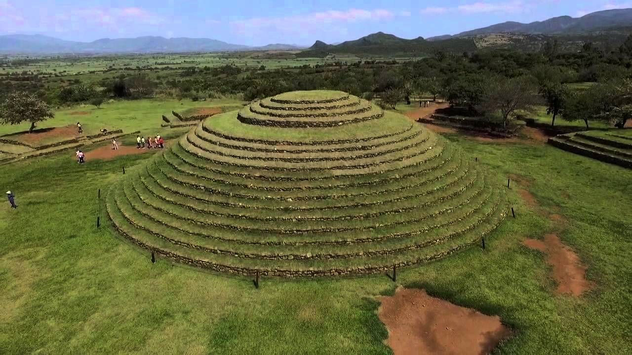 Guachimontones aereo - YouTube
