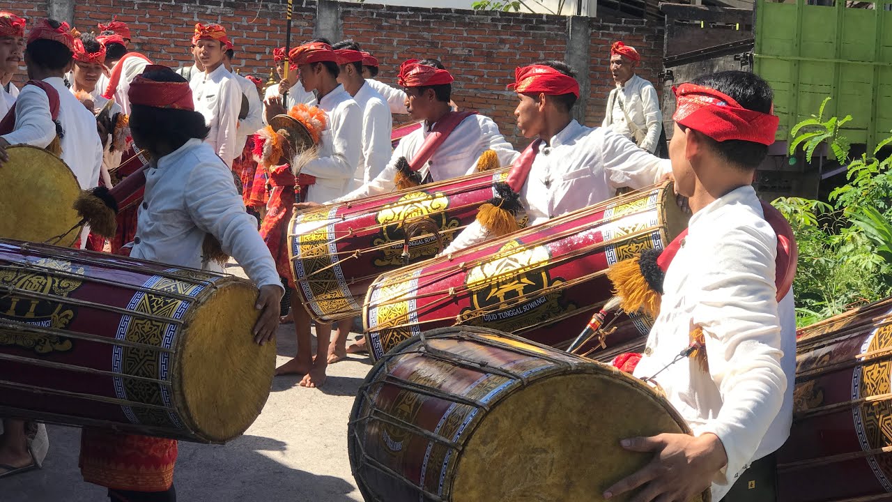 TABUH KERAUHAN DI DESA SUKERARA - YouTube