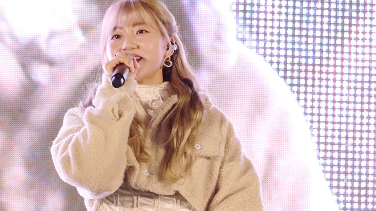 221126 경서 (Kyoung Seo) 4K 직캠 '밤하늘의 별을(2020)' @신산 빛의거리 - YouTube