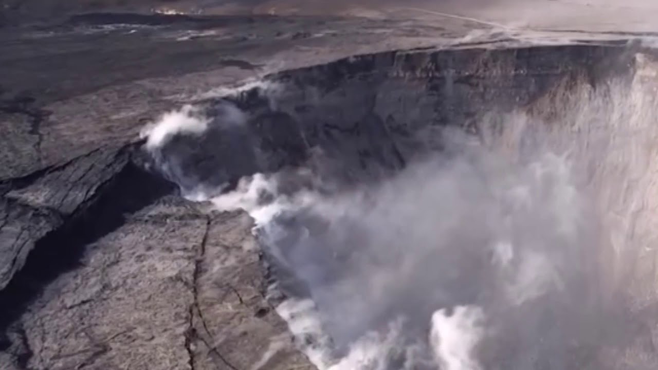Hawaii volcano eruption Kilauea crater collapses - YouTube