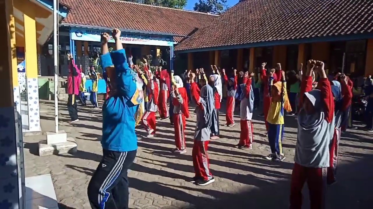 Senam PGRI suasana senam jumat pagi di sekolah - YouTube