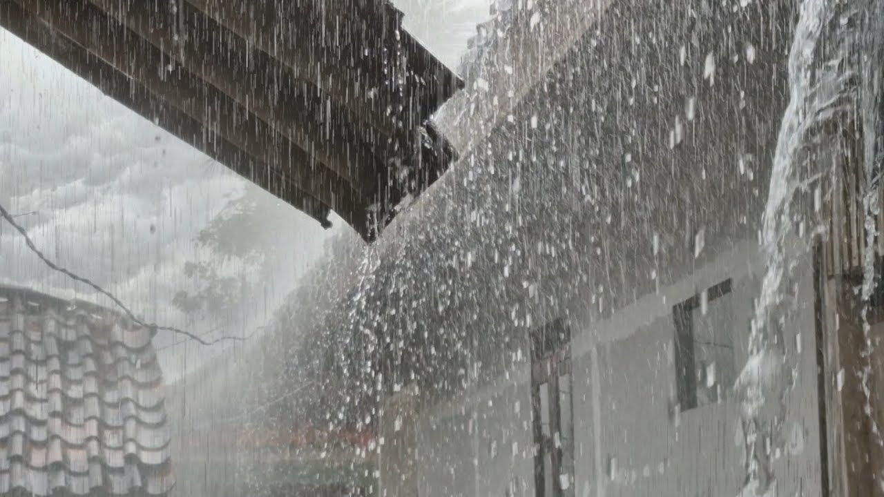 Extreme weather The biggest rain of the year, the sound of rain is ...