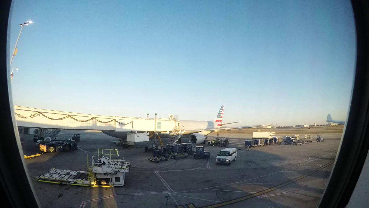 American Airlines Flight 704 - YouTube