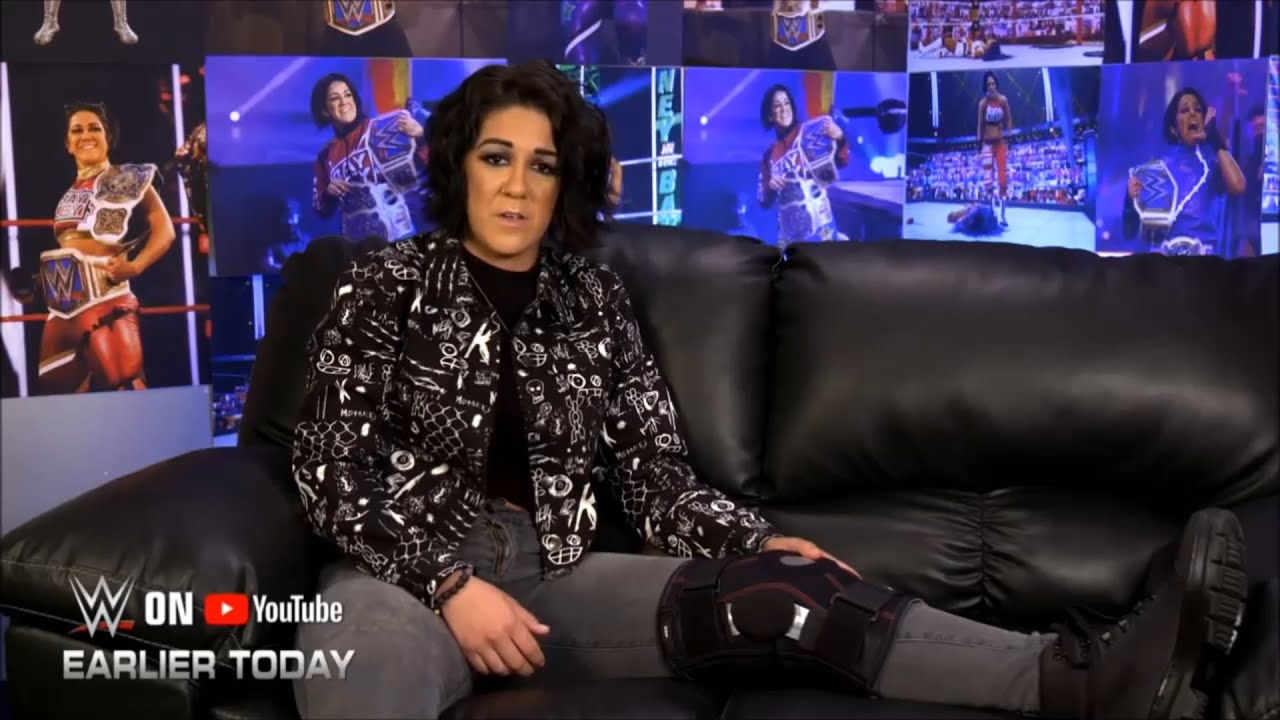 WWE SmackDown - Bayley addresses her injury - YouTube