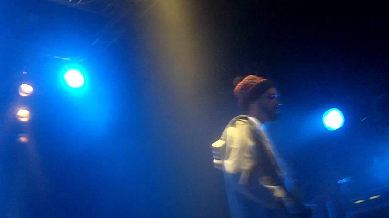 Orelsan - 1990, Courez Courez & Jimmy Punchline live @ Orléans - YouTube