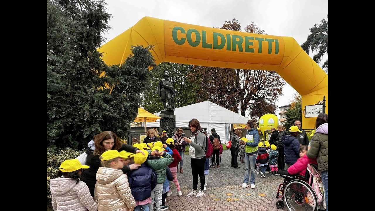 Coldiretti Campagna Amica alla Fiera del Marrone in Piemonte - YouTube