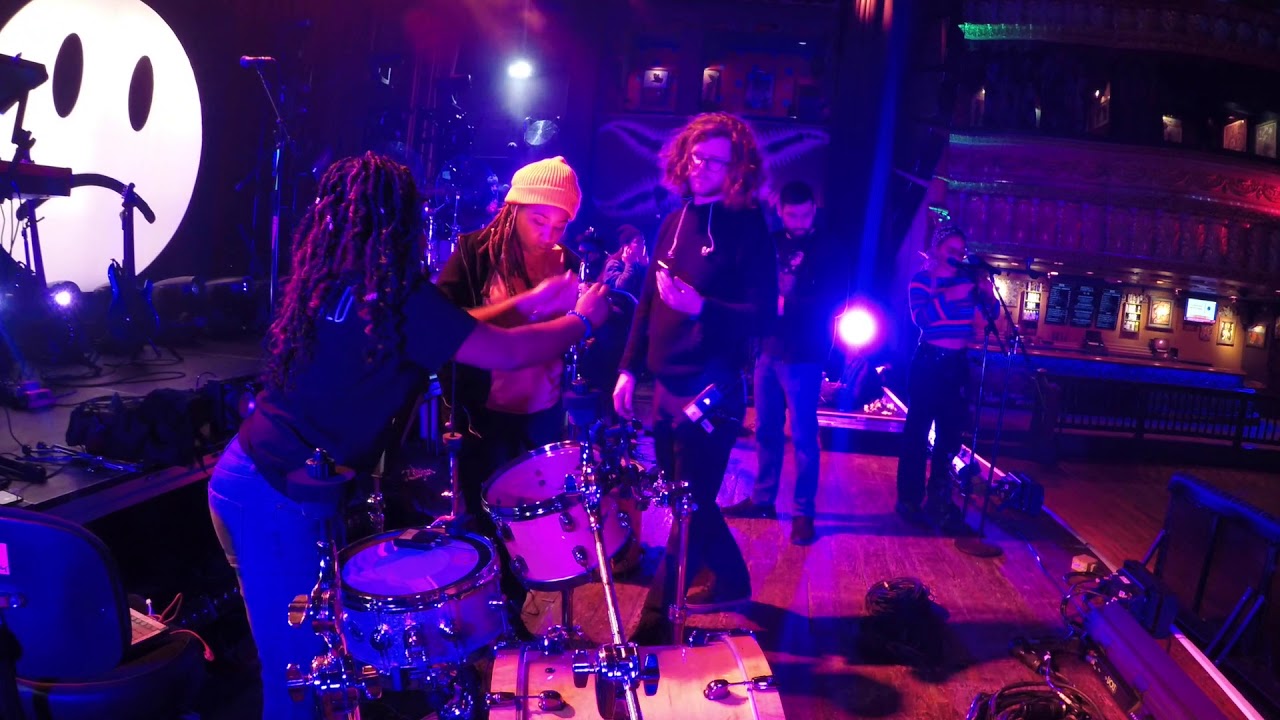 Aisha G. Tour Set Up w/ UMI (Chicago House Of Blues) - YouTube