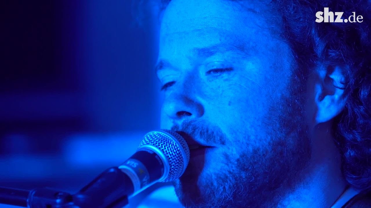 "Wohnzimmerkonzert" mit Tim Linde - YouTube