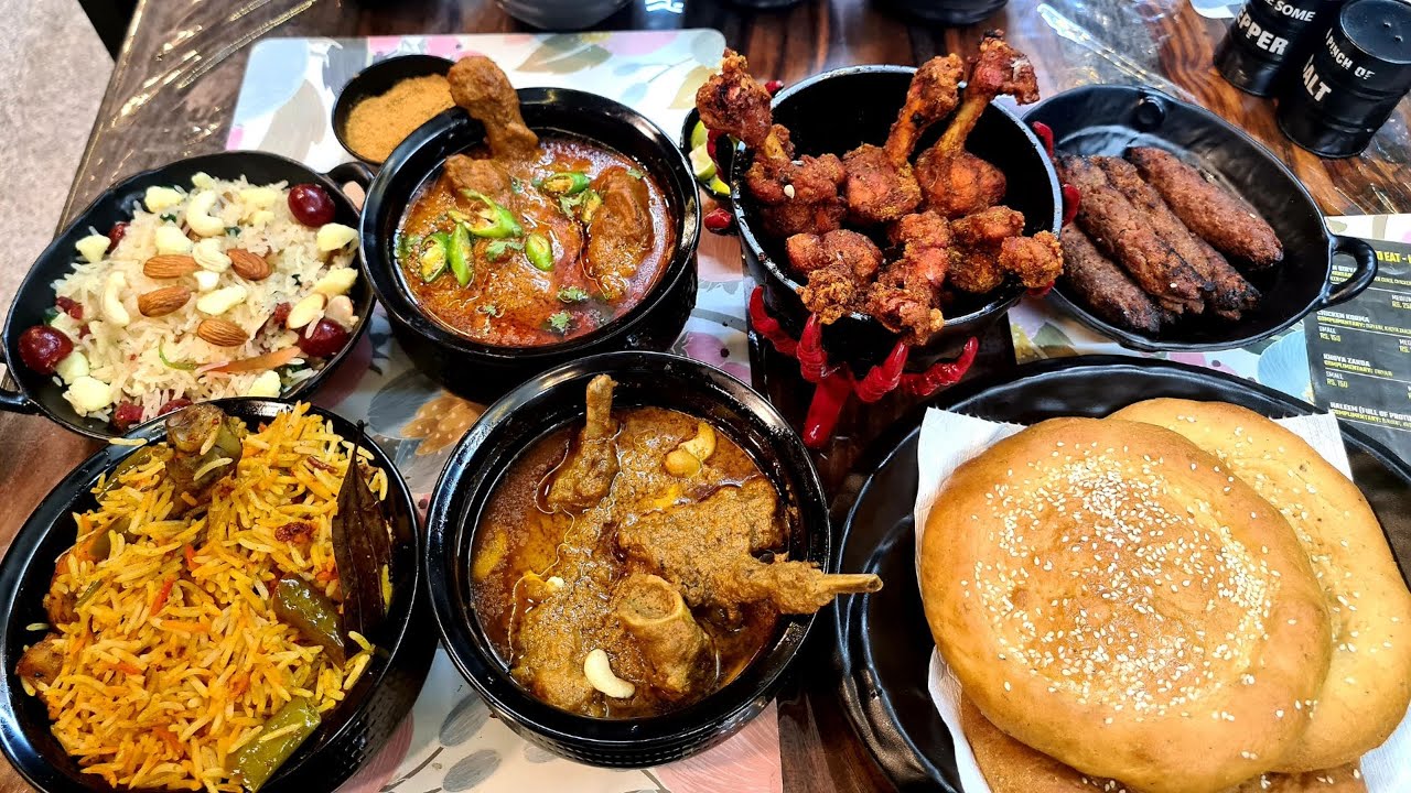 Lajawaab MUTTON KORMA Aur CHICKEN CHANGEZI with MILK TANDOORI ROTI ...