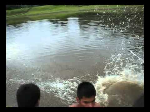 Nadando en el rio Amazonas - YouTube