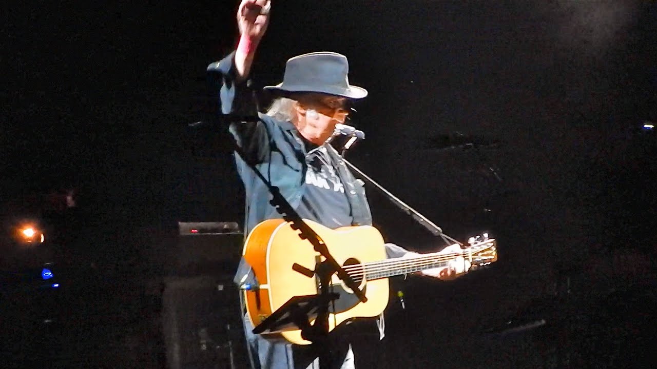 Neil Young - Old Man - Milwaukee 2015 Live in Concert with Promise of ...