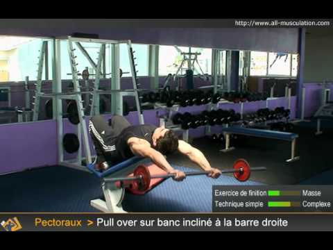 Exercice du pull-over avec une barre droite, sur banc incliné - YouTube