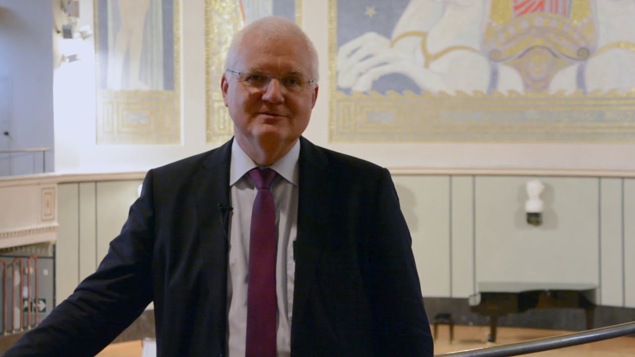 Drei Fragen an... Prof. Dr. Oliver Jahraus - YouTube