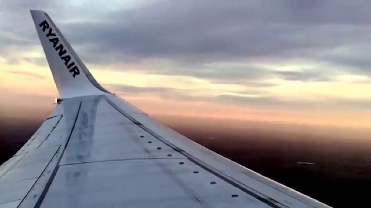View of wing on RyanAir flight to Barcelona on 13/01/16 - YouTube