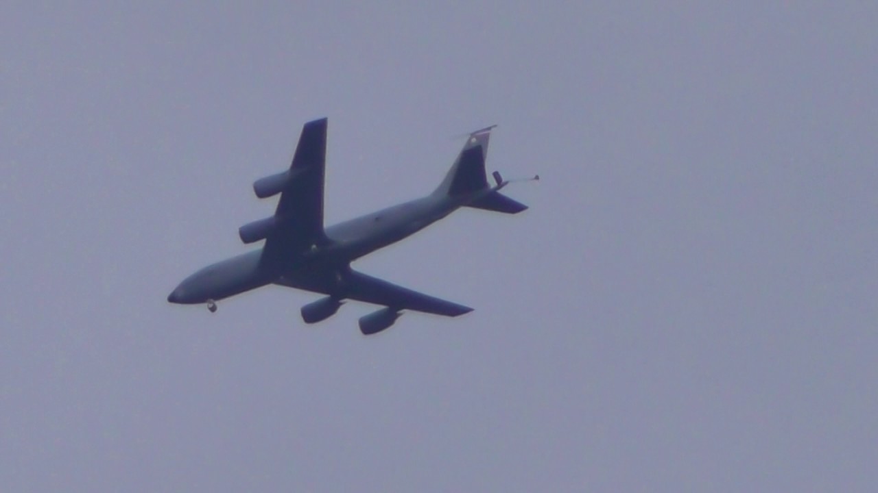 Aviation USAF KC135 with Boom & Drogue sticking out returns to ...