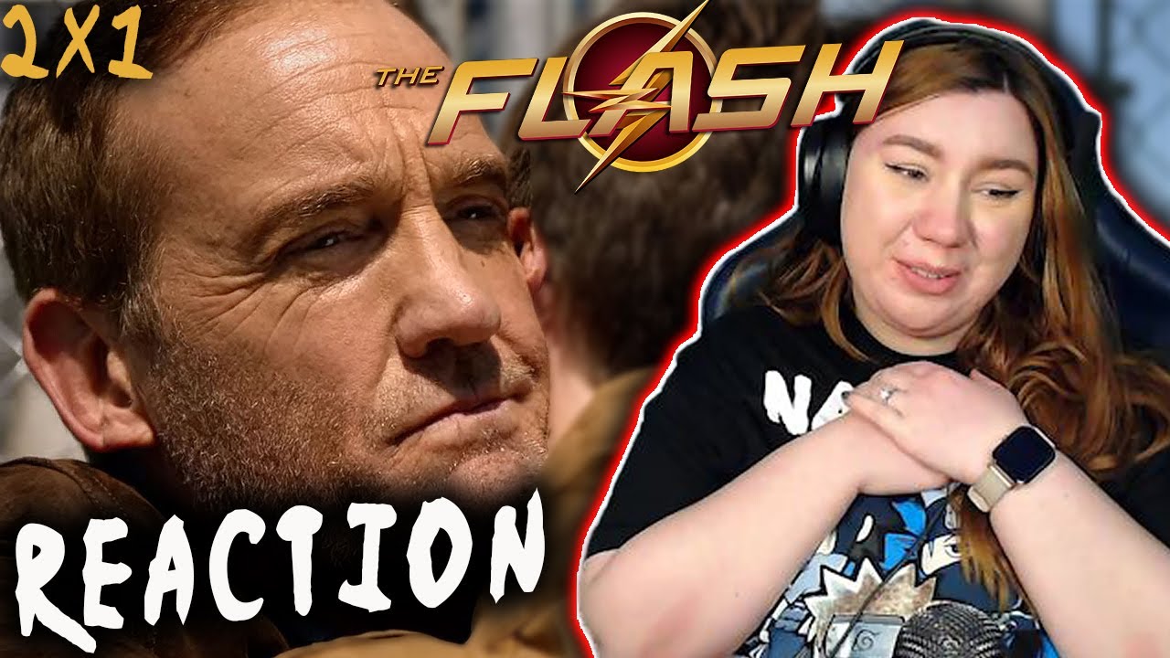 The Flash 2x1 REACTION! "The Man Who Saved Central City" - YouTube
