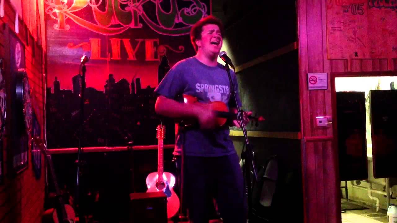 Diggity Dave performing "Madness" - YouTube