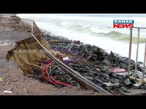 Thiruvananthapuram: Strong Waves Hit Shangumugham Area, Destroyed The ...