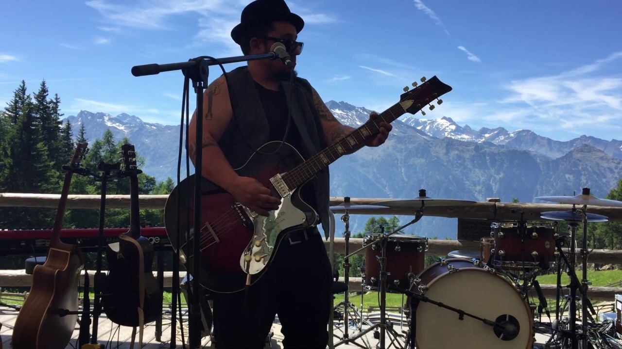 Marc Amacher, Gompm Alm, Bier & Almfest 2017, TNT (AC/DC) - YouTube