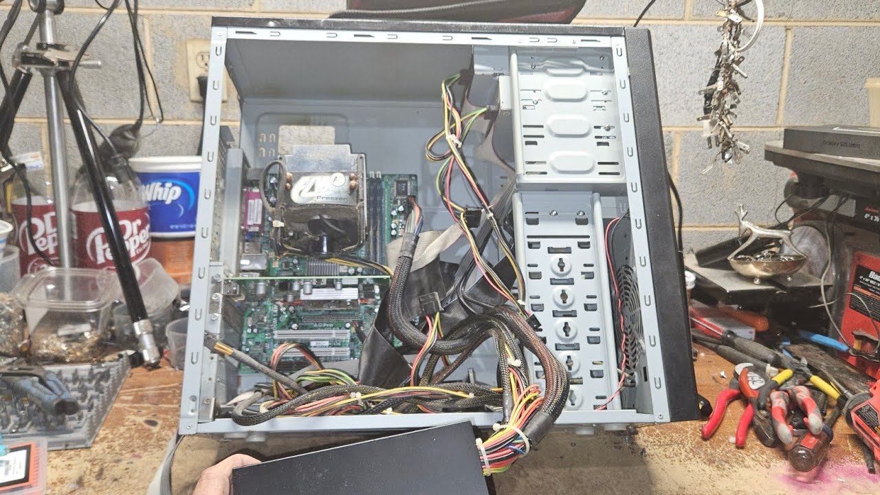 Big, no-name computer. What's inside? ♻️ - YouTube