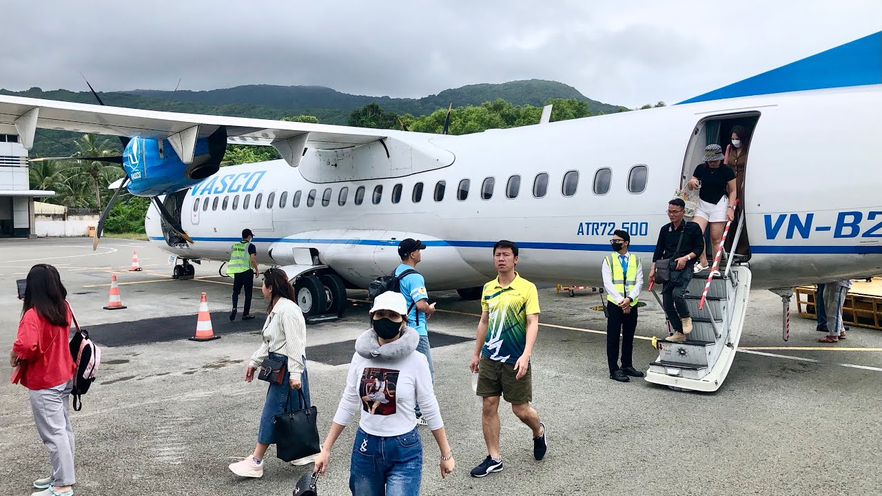 Trải Nghiệm Máy Bay Cỡ Nhỏ ATR-72 Ra Côn Đảo - YouTube