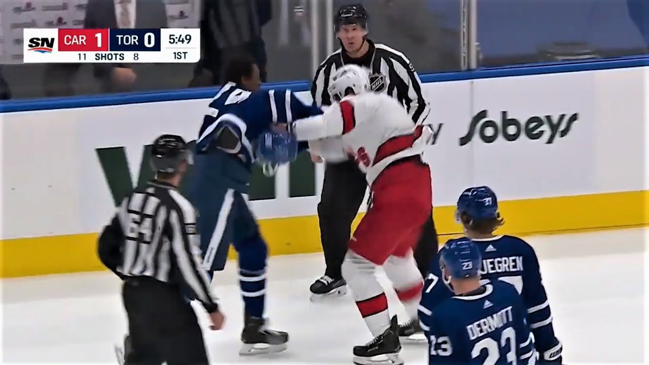 Wayne Simonds Goes After Brendan Smith After Questionable Hit - YouTube