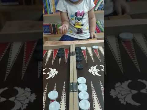 tavla nasıl oynanır. 3 yaşında tavla oynamak ve kuralları