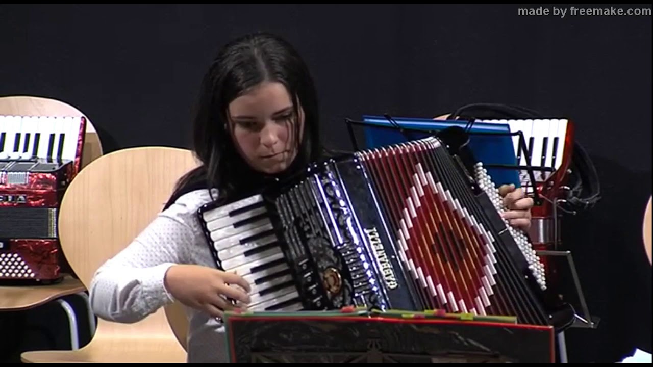Bella Ciao interpretada por Laura Escola de Acordeon - YouTube